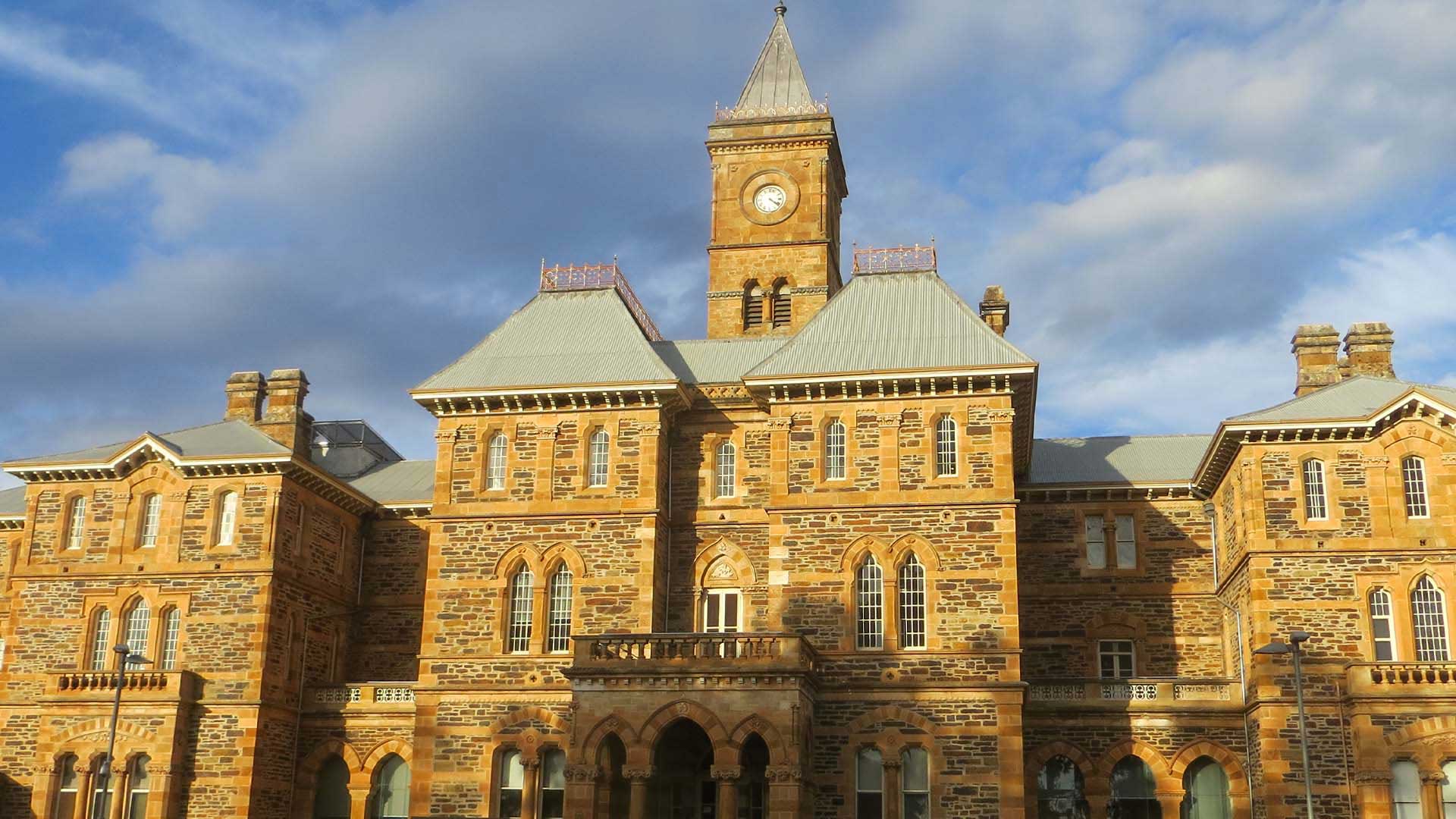 Robert Thomas finishes asylum and other big Adelaide buildings started ...