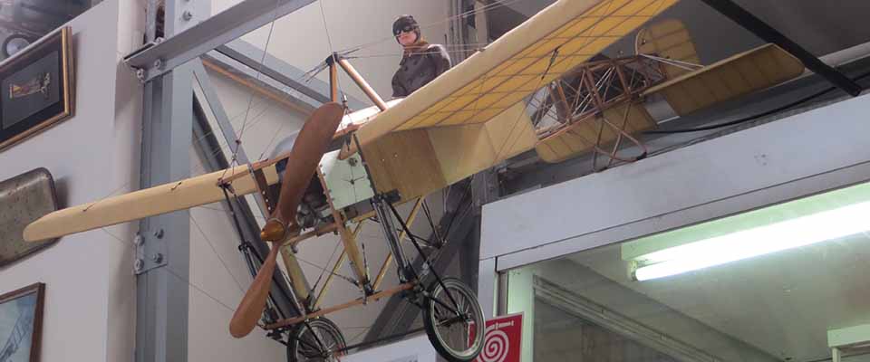 Thousands flock to see businessman Fred Jones' imported Bleriot XI kit ...