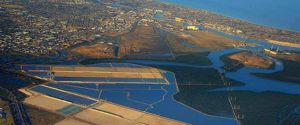 Multi Function Polis for high technology in Adelaide hit by critics in ...