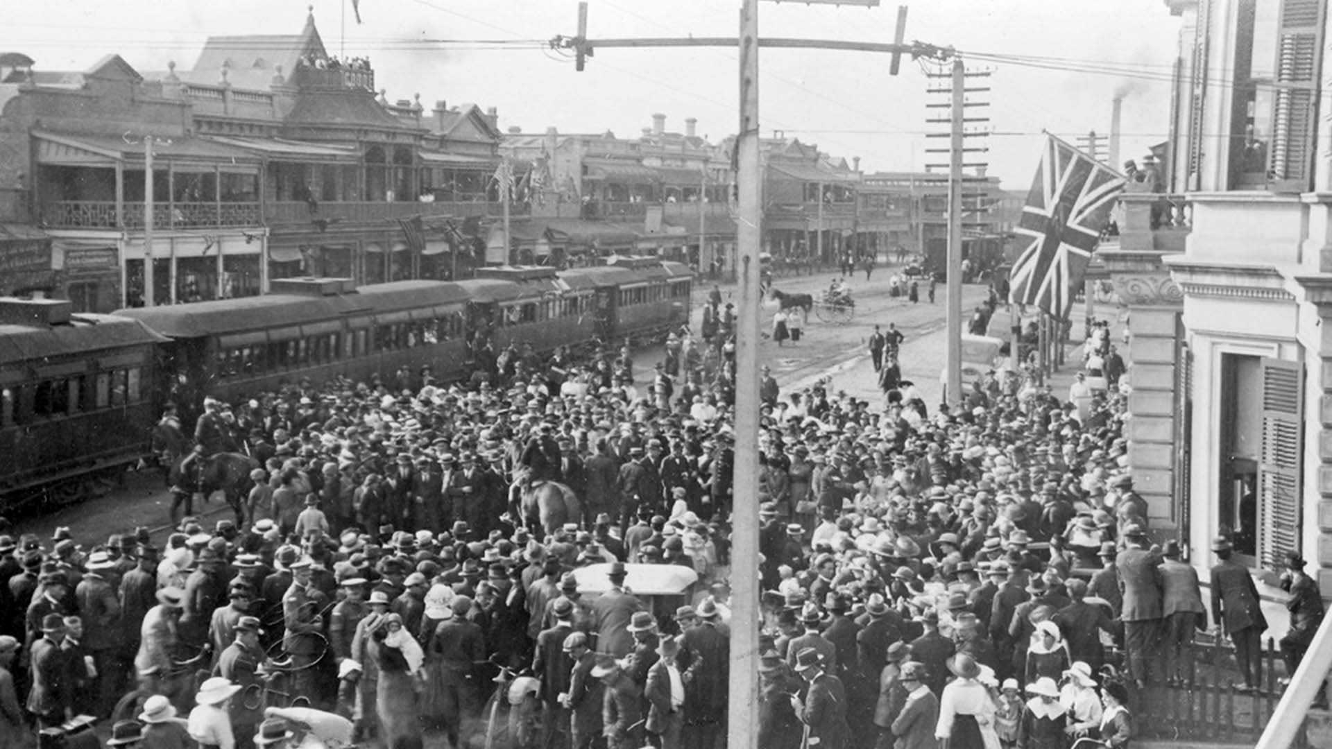 Broad gauge line to Port Pirie and its main Ellen Street station in ...